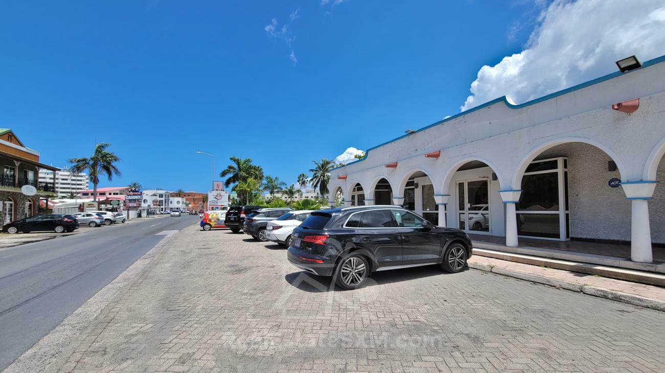 Prime location commercial unit in Simpson Bay Sint